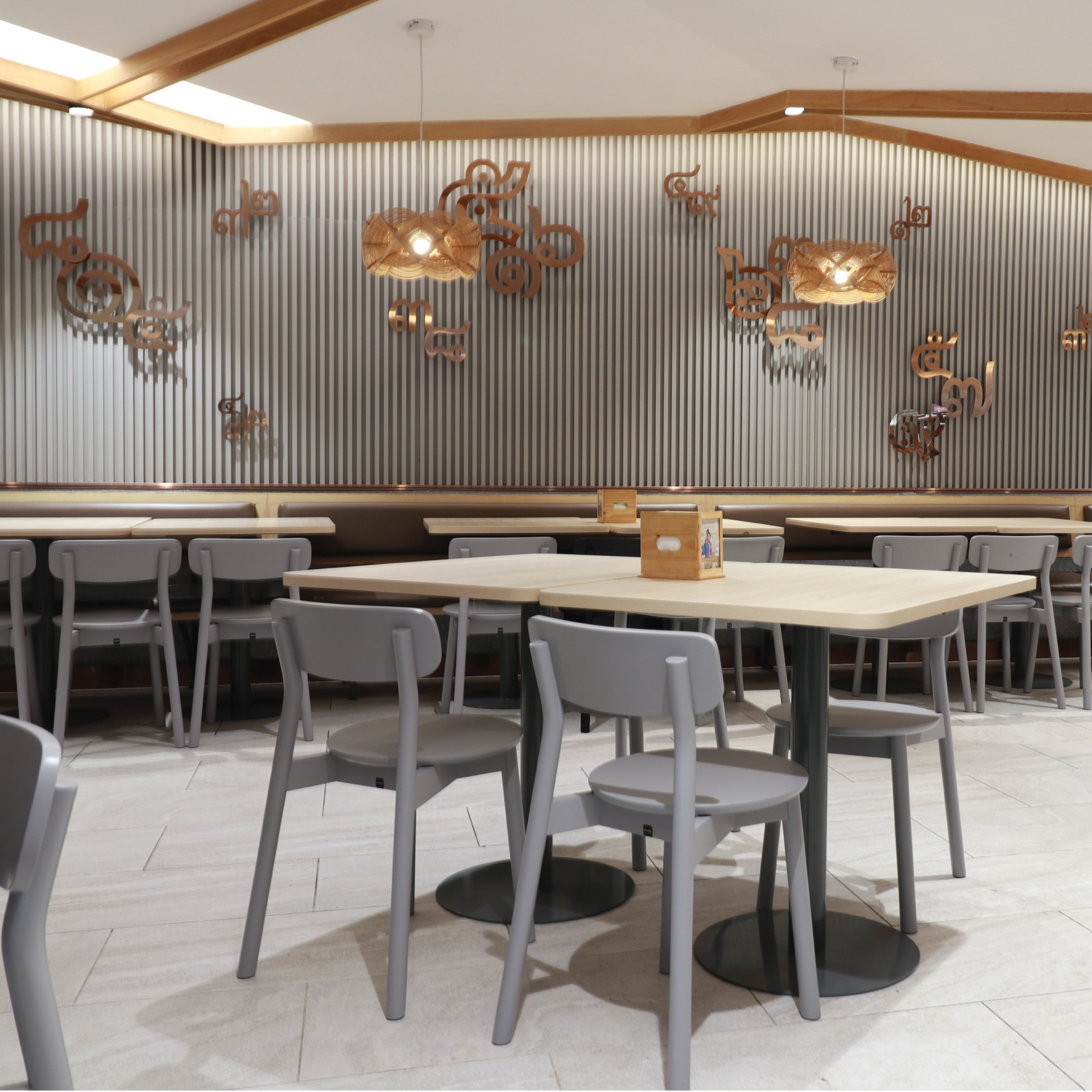 Food Hall at CentralwOrld - prompt contract furniture